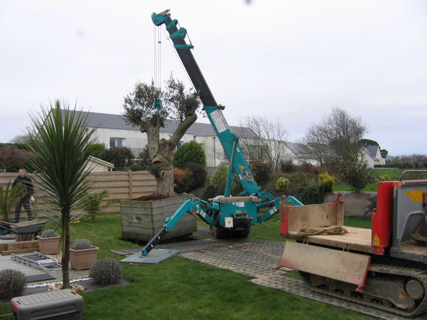 Location mini grue araignée finistère bretagne lève vitre palonnier ...